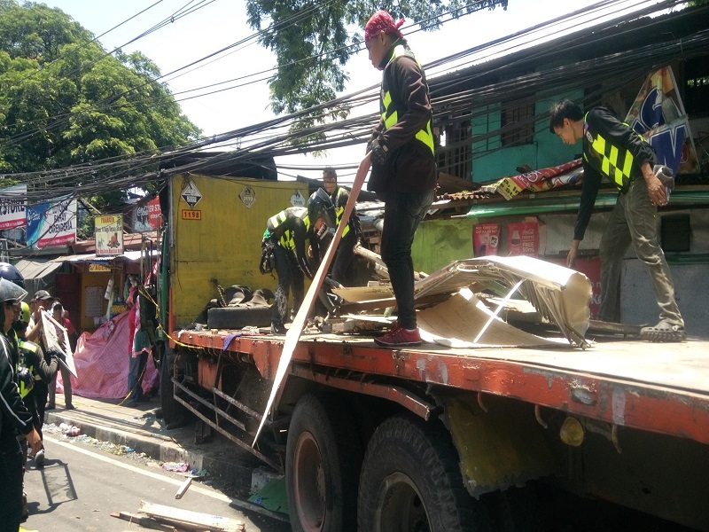 (UPDATED) 6 patay, makaraang araruhin ng trak sa Taytay, Rizal | DZIQ ... (UPDATED) 6 patay, makaraang araruhin ng trak sa Taytay, Rizal | DZIQ ...