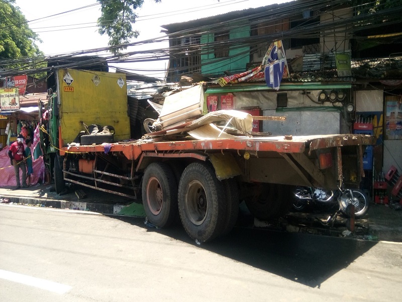 (UPDATED) 6 patay, makaraang araruhin ng trak sa Taytay, Rizal | DZIQ ... (UPDATED) 6 patay, makaraang araruhin ng trak sa Taytay, Rizal | DZIQ ...