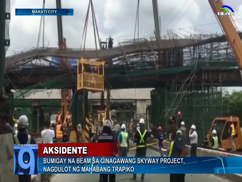 WATCH: Construction workers, sugatan sa pagbigay ng beam sa Skyway ...