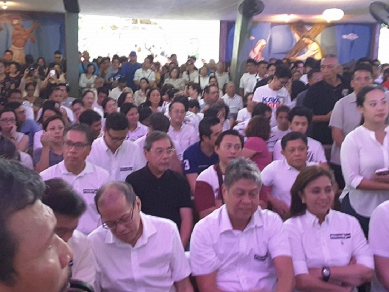 Mga miyembro ng LP, sama-samang dumalo sa misa sa paggunita ng ...