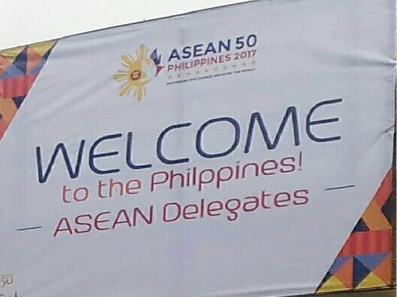 Mga tarpaulin na mali ang spelling ng “Philippines” pinababaklas na ...