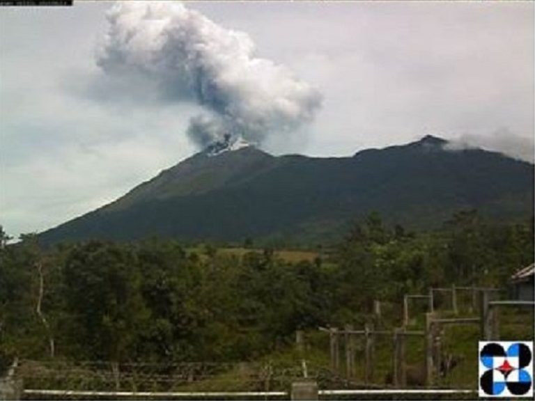 Mga residente malapit sa Mt. Kanlaon inihanda sa posibleng pagsabog ng ... Mga residente malapit sa Mt. Kanlaon inihanda sa posibleng pagsabog ng ...