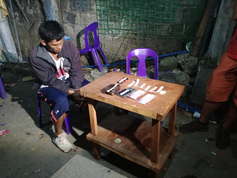 Pusher, arestado sa isang lamayan sa Brgy. Old Balara, Quezon City ... Pusher, arestado sa isang lamayan sa Brgy. Old Balara, Quezon City ...