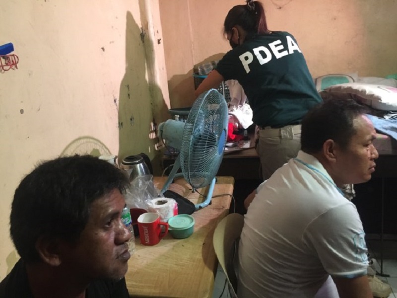 WATCH: 4, arestado sa drug buy-bust operation sa Tondo | DZIQ Radyo ... WATCH: 4, arestado sa drug buy-bust operation sa Tondo | DZIQ Radyo ...