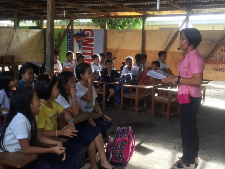 Mga estudyante sa Camalig, Albay, gumagamit muna ng temporary learning ...