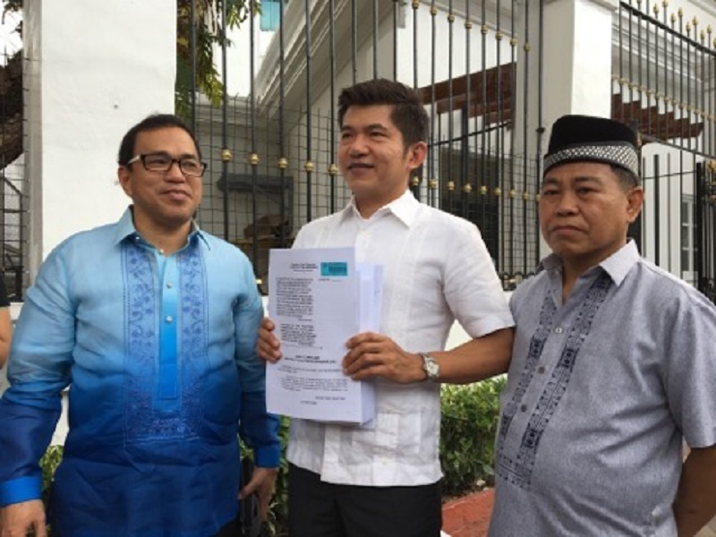 Mga opisyal ng DOH na sangkot sa isyu ng Dengvaxia, kinasuhan sa Office ... Mga opisyal ng DOH na sangkot sa isyu ng Dengvaxia, kinasuhan sa Office ...