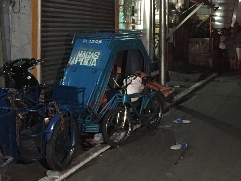 Lalaking gumagamit umano ng iligal na droga, patay sa pamamaril sa ... Lalaking gumagamit umano ng iligal na droga, patay sa pamamaril sa ...