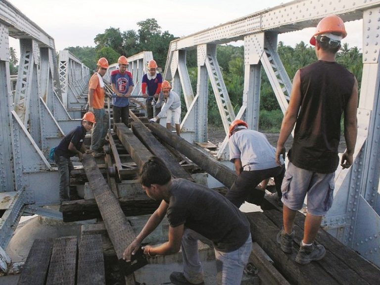 ‘Build Build Build’ program ng pamahalaan naantala dahil sa kakulangan ...