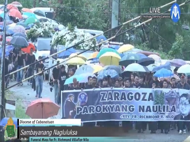 Funeral mass para kay Fr. Richmond Nilo dinaluhan ng libu-libong katao ...