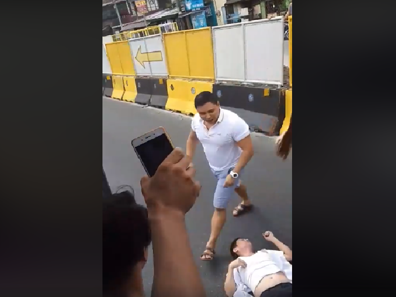VIRAL: Road rage incident; bus driver nawalan ng malay matapos masuntok ... VIRAL: Road rage incident; bus driver nawalan ng malay matapos masuntok ...