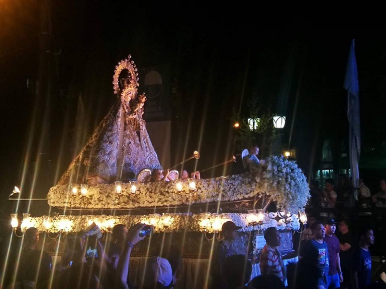 Higit 100 imahen ng Birheng Maria, iprinusisyon sa Intramuros | DZIQ ...