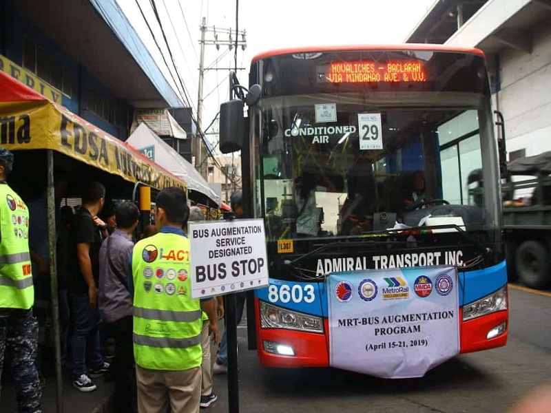 Mga bus maagang idineploy sa MRT-3 stations ngayong unang araw ng ... Mga bus maagang idineploy sa MRT-3 stations ngayong unang araw ng ...