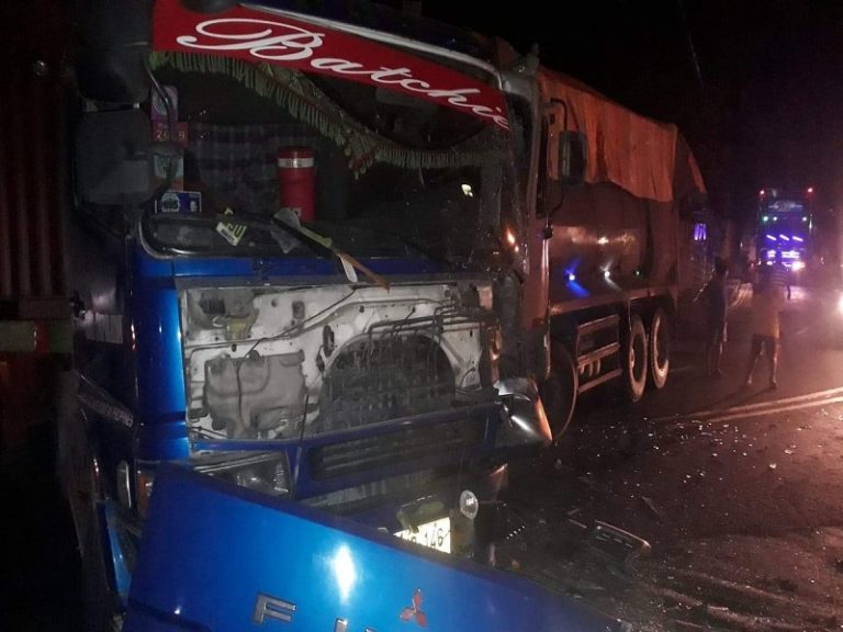 Bahagi ng kalsada sa Teresa, Rizal nabarahan ng dalawang truck na ... Bahagi ng kalsada sa Teresa, Rizal nabarahan ng dalawang truck na ...