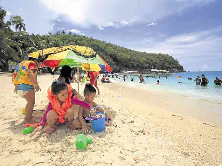 PCG: Mga bakasyunista mag-ingat sa summer outings | DZIQ Radyo Inquirer ...