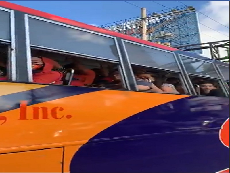 WATCH: MMDA official minura ng mga pasahero ng bus sa EDSA | DZIQ Radyo ...