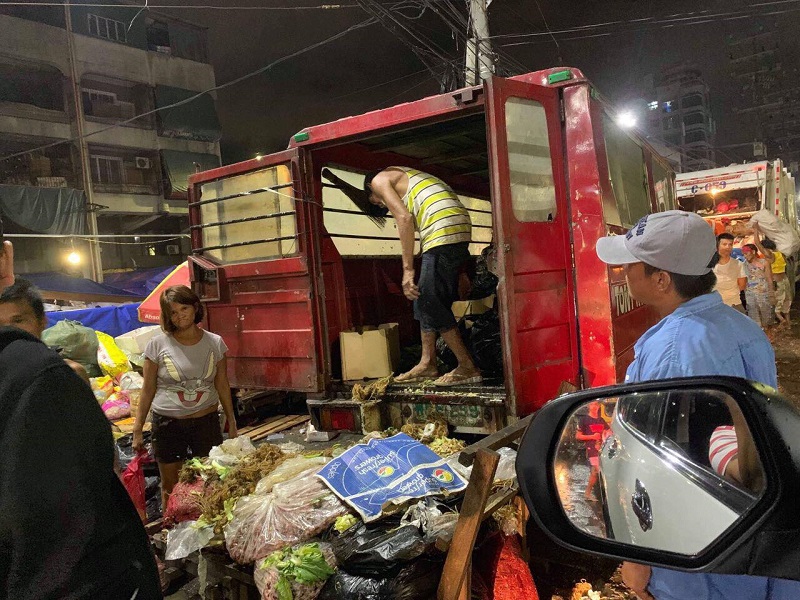 Lalaki huli sa aktong nagtatapon ng basura sa Divisoria | DZIQ Radyo ... Lalaki huli sa aktong nagtatapon ng basura sa Divisoria | DZIQ Radyo ...