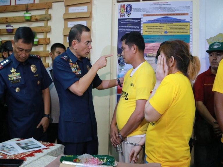 Pulis, 6 na iba pa arestado sa pagtutulak ng droga sa Taguig | DZIQ Radyo Inquirer 990AM