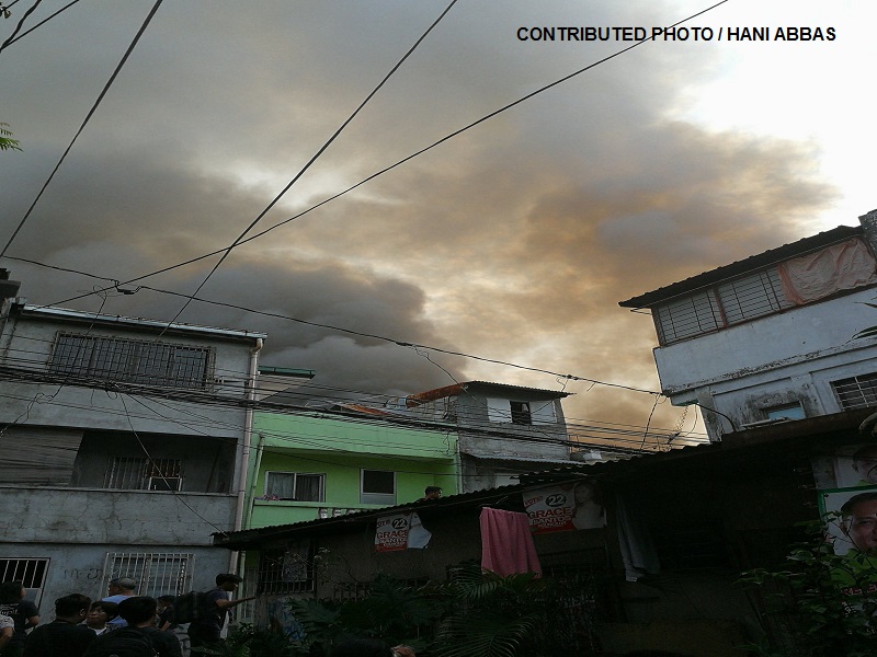 Sunog sumiklab sa residential area malapit sa NAIA T1 sa Pasay City ... Sunog sumiklab sa residential area malapit sa NAIA T1 sa Pasay City ...