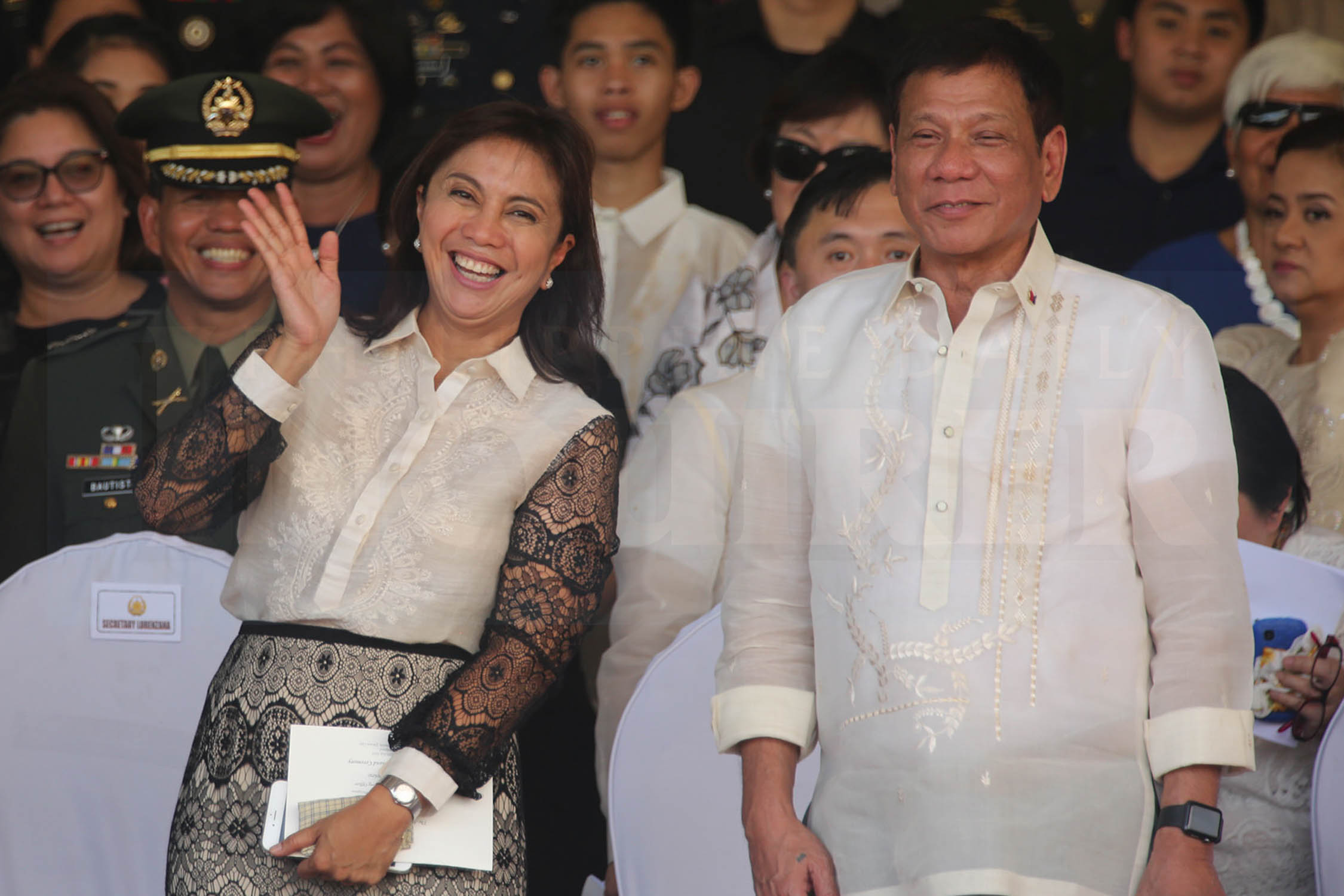 Pangulong Duterte kinakabahan kung maging pangulo si Robredo | DZIQ ...