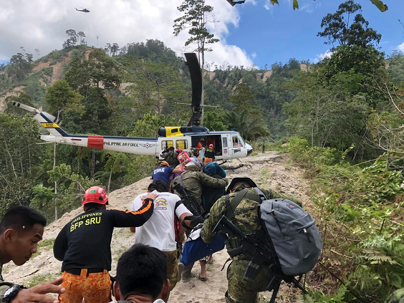 Air Force nagsagawa ng airlift rescue sa 14 na Mindanao quake victims ...