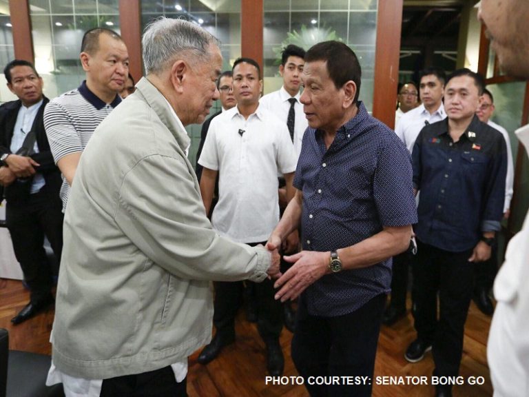 Pangulong Duterte dumalaw sa burol nina Lucio 'Bong' Go Tan Jr. at John ...