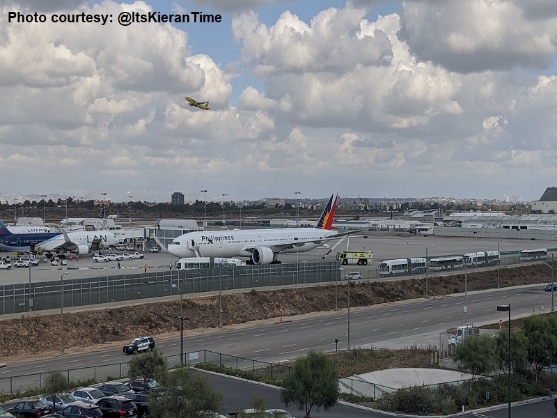 PAL flight na pauwi ng Pilipinas nag-emergency landing sa Los Angeles Intl. Airport matapos ...