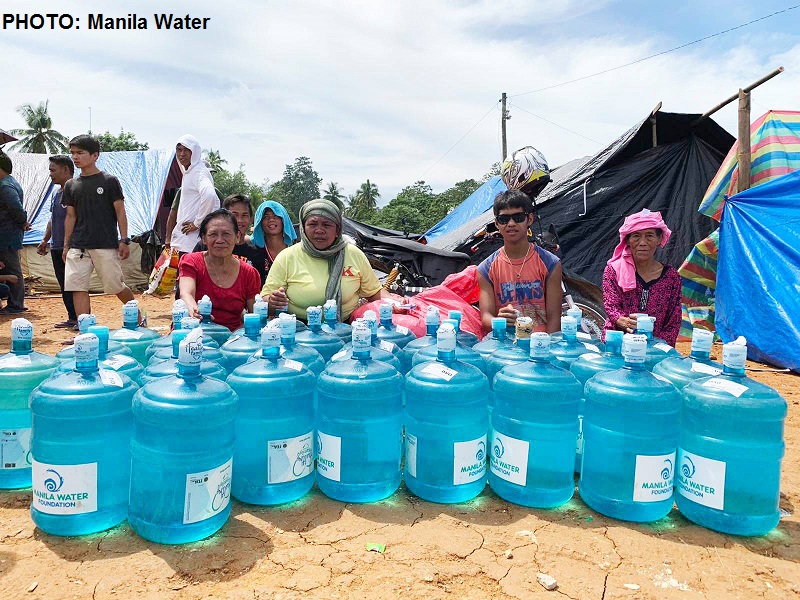 Manila Water namahagi ng inuming tubig sa mga nasalanta ng lindol sa ...