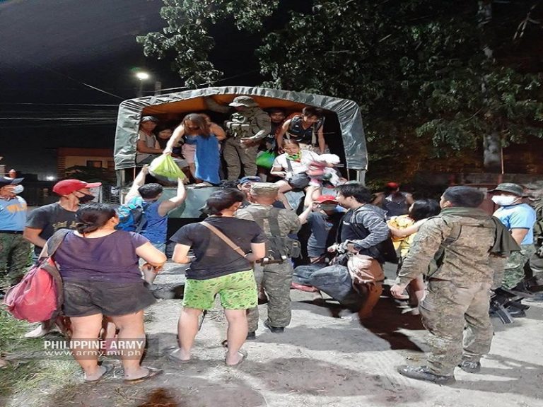 20 military vehicles tumutulong sa rescue operations sa Batangas | DZIQ ...
