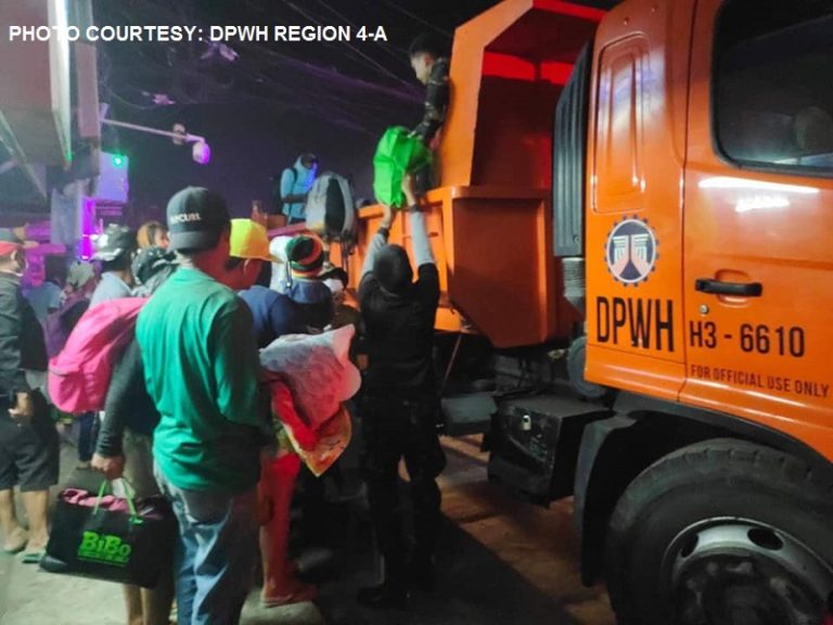 LOOK: DPWH tumutulong na sa rescue operations sa Agoncillo at Lemery ...