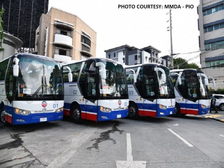 4 na bagong bus gagamitin na shuttle services ng MMDA employees | DZIQ ...