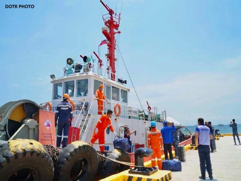 Unang crew change operations sa Port of Capinpin, isinagawa ng DOTr ...