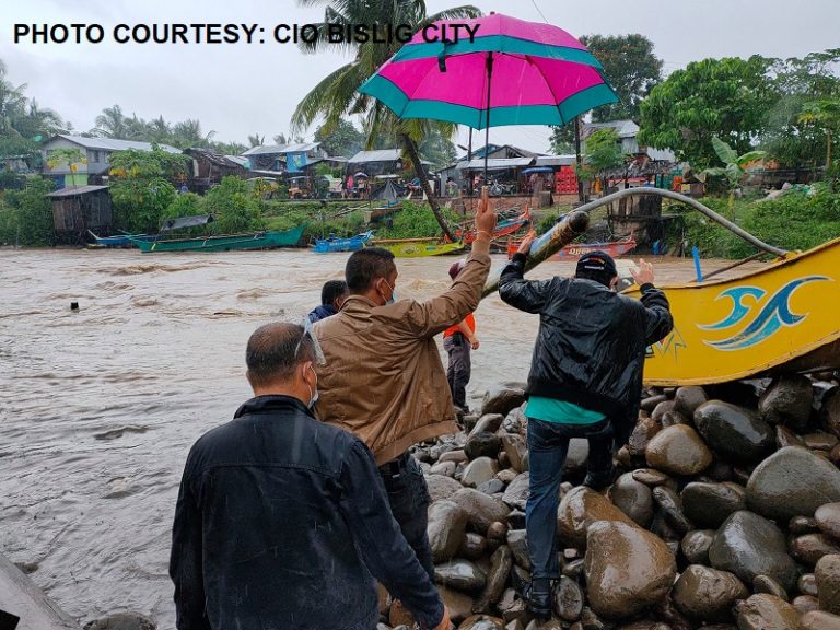 LOOK: Maraming lugar sa Bislig City nakaranas na ng pagbaha dahil sa pag-ulan na dulot ng ...