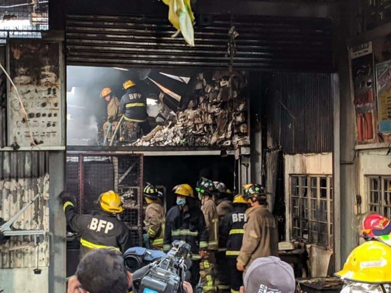 LOOK: Sunog sa isang residential area sa Maynila | DZIQ Radyo Inquirer 990AM