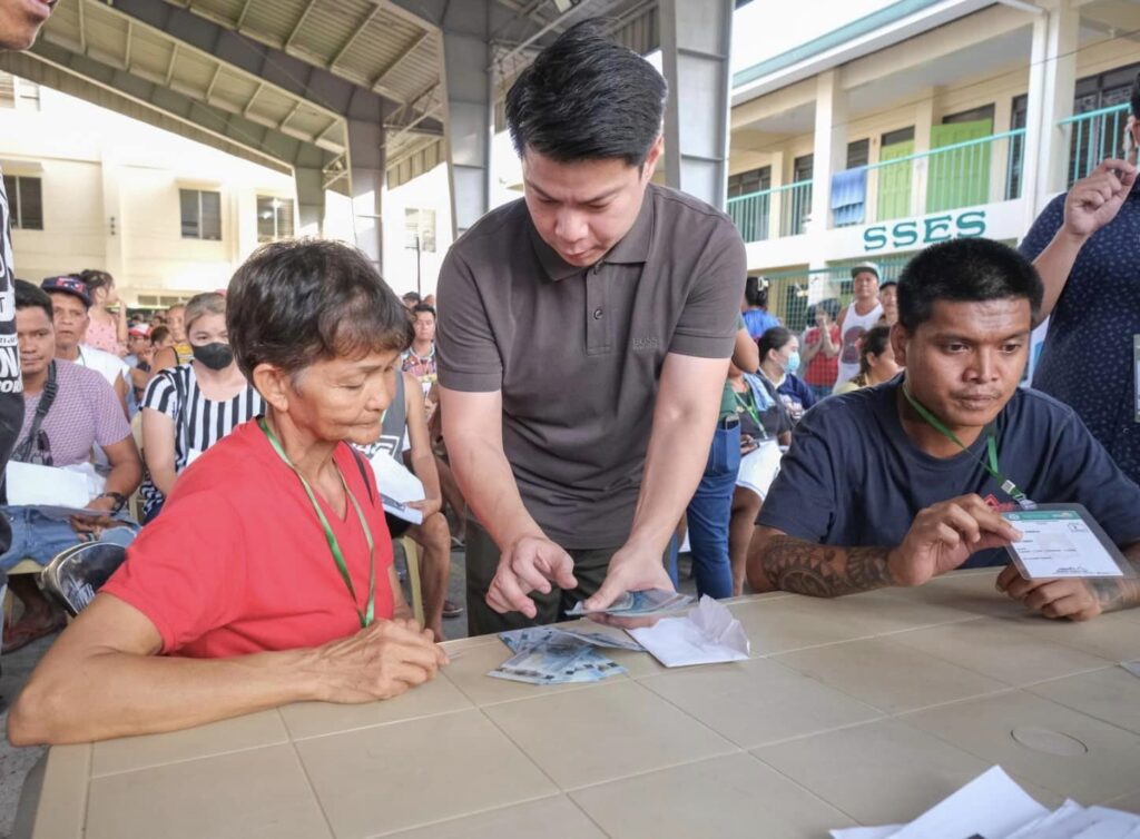 Mga nasunugan sa Cavite City agad sinaklolohan ng LGU, Mayor Denver Chua | DZIQ Radyo Inquirer 990AM