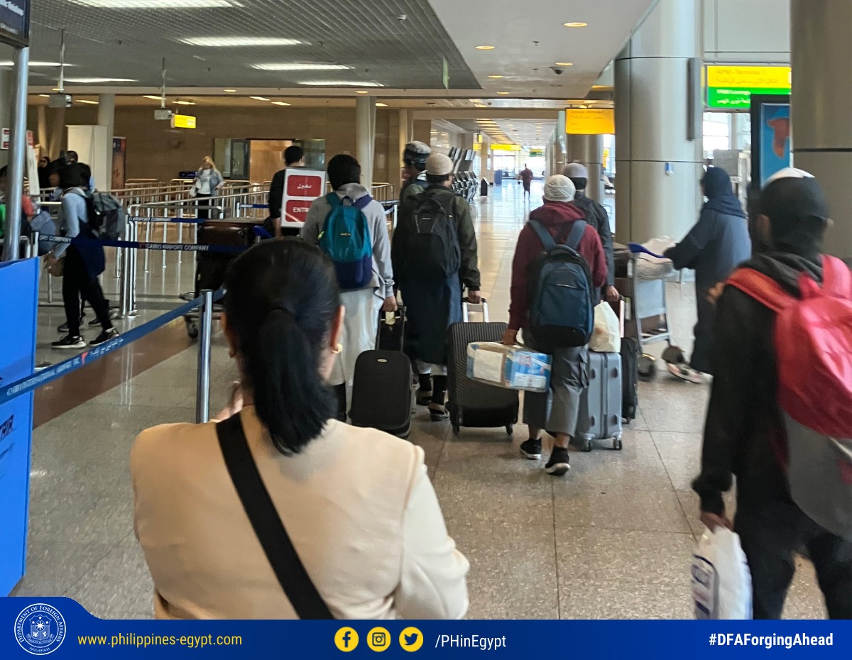 Halos 600 Filipino nakabalik na ng bansa mula Sudan | DZIQ Radyo Inquirer 990AM