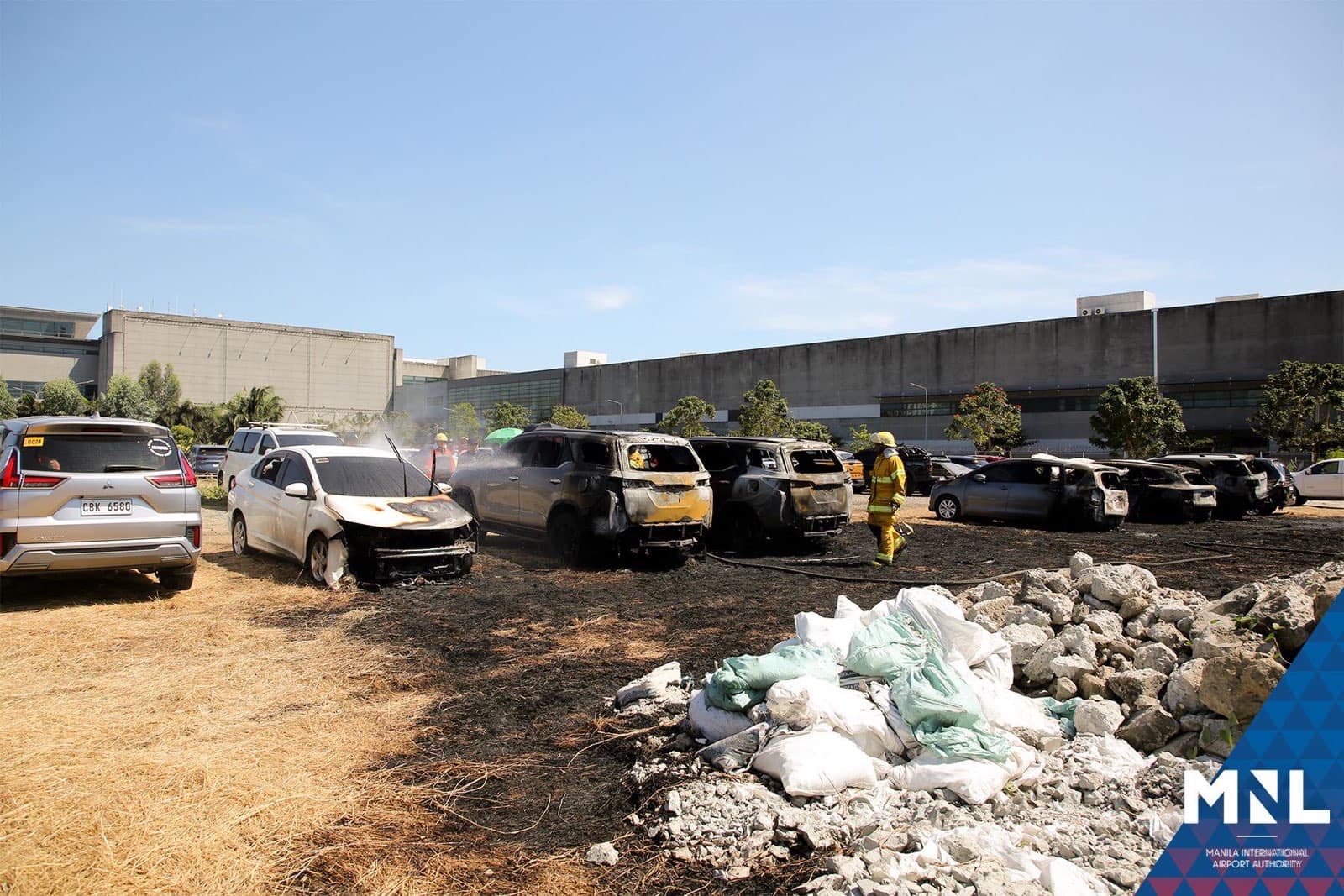 19 sasakyan nasunog sa parking lot ng NAIA Terminal 3 | DZIQ Radyo ...