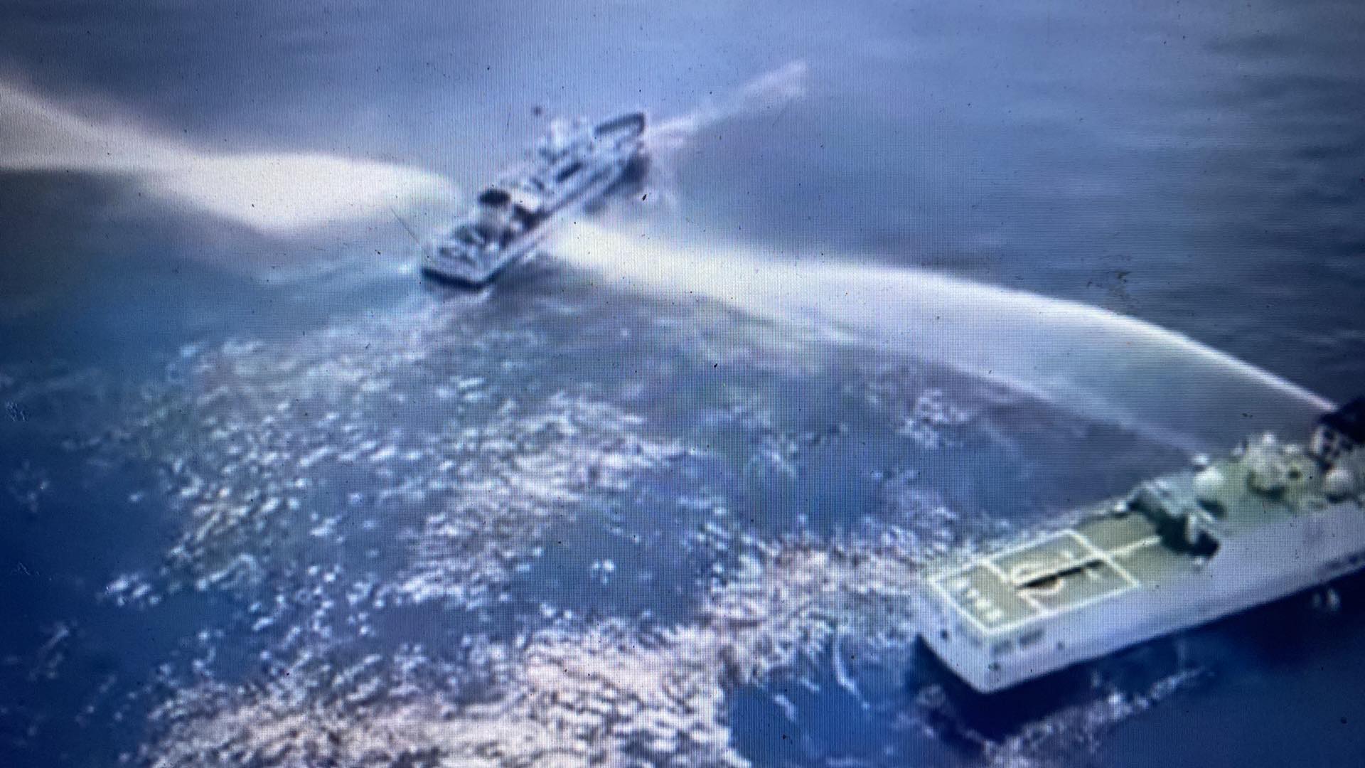 PCG, BFAR vessels binomba ng water cannon ng China | DZIQ Radyo ...