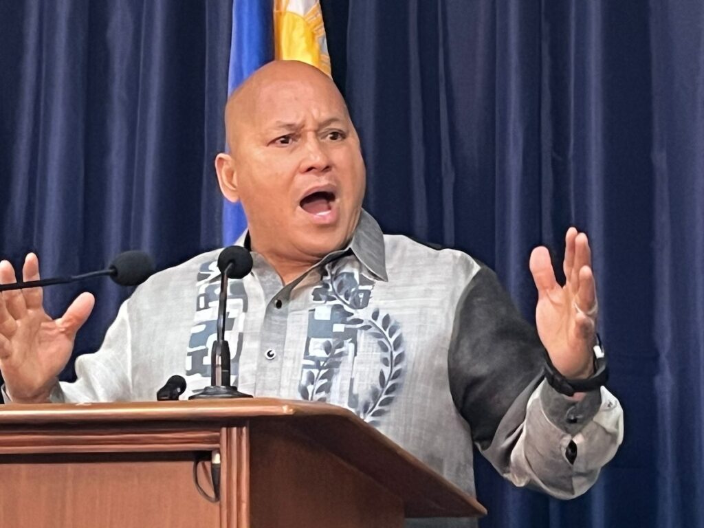 Dela Rosa duda sa Marcos reconciliation sa mga Duterte | DZIQ Radyo ...